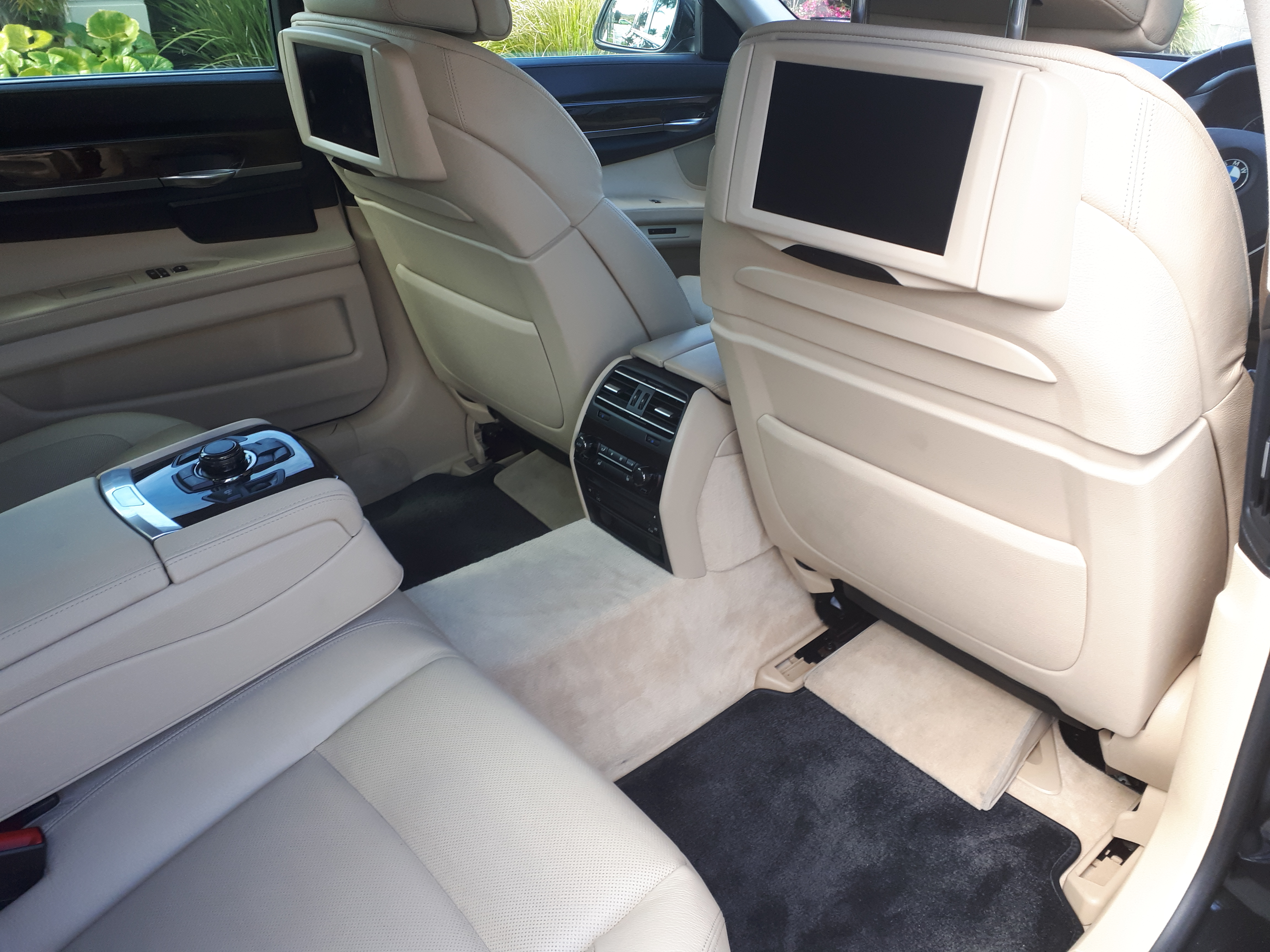 BMW 750Li - Elite Limousines